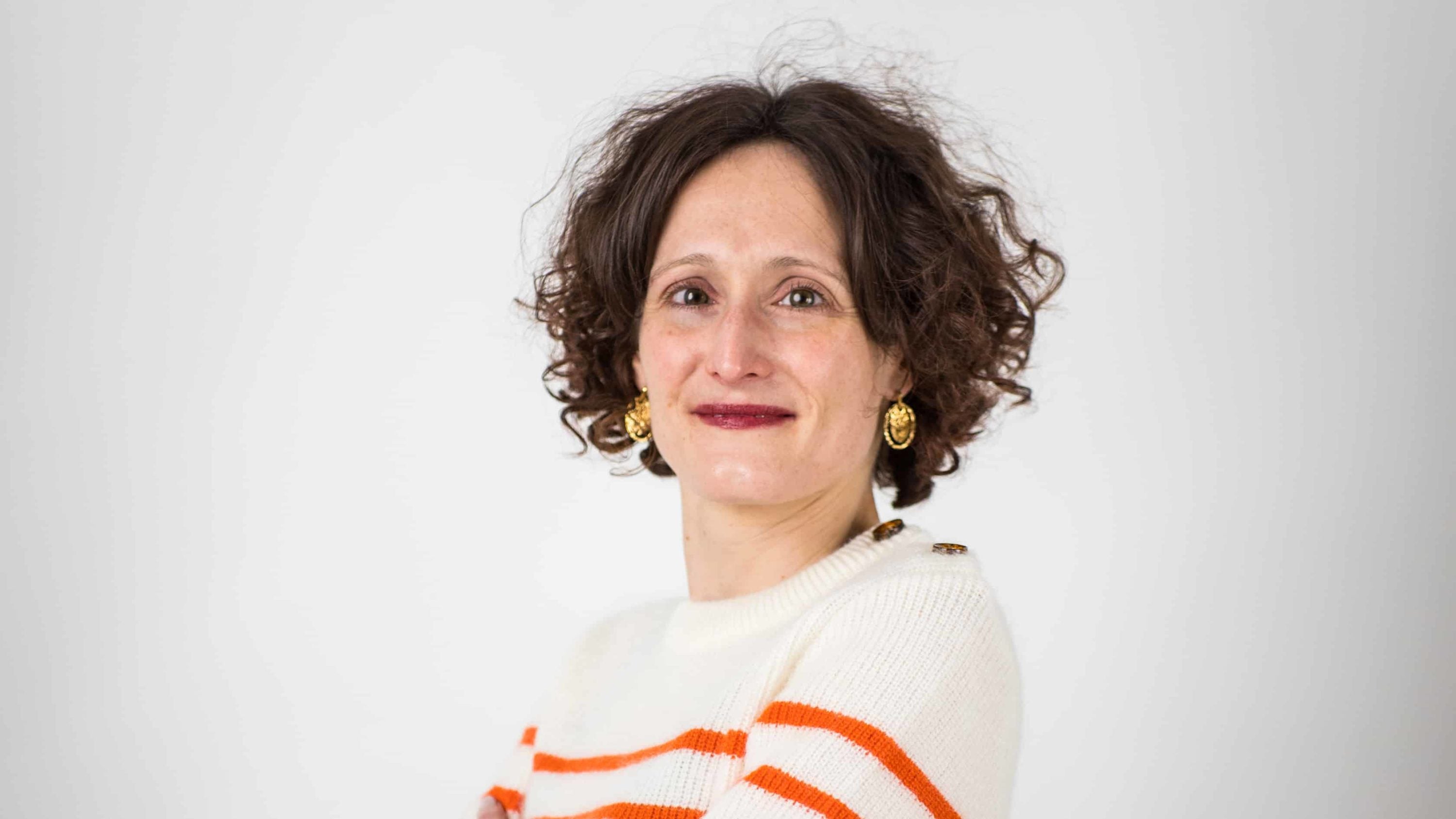 Elise, collection coordinator at Royal Mer: inspiring portrait.